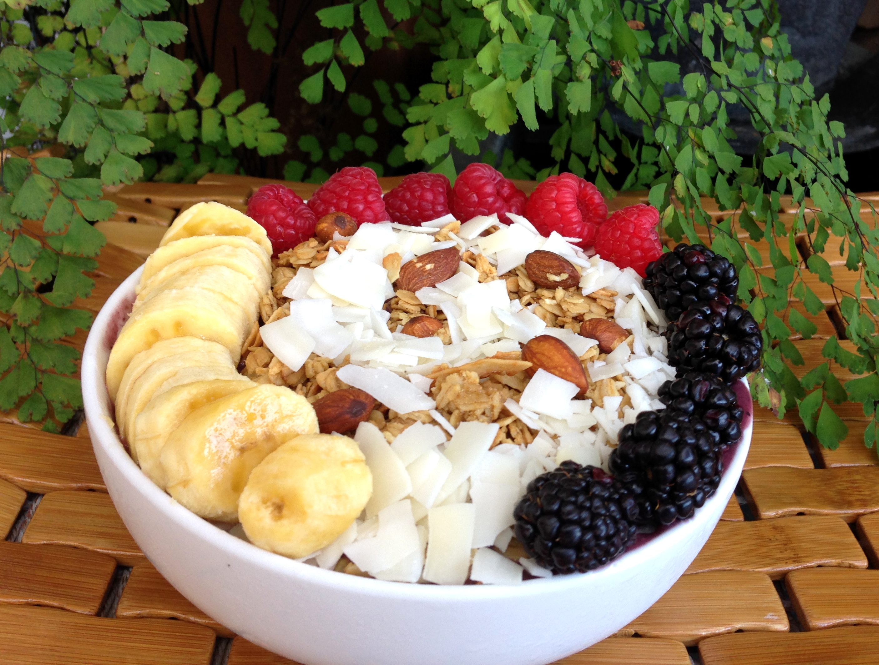 Luscious Berry Acai Bowl – Life of the Party Always!